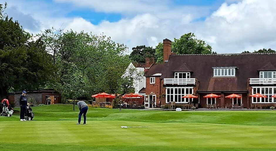 Gareth Bradley leads from the gun to win at Moseley. :: Join us for ...